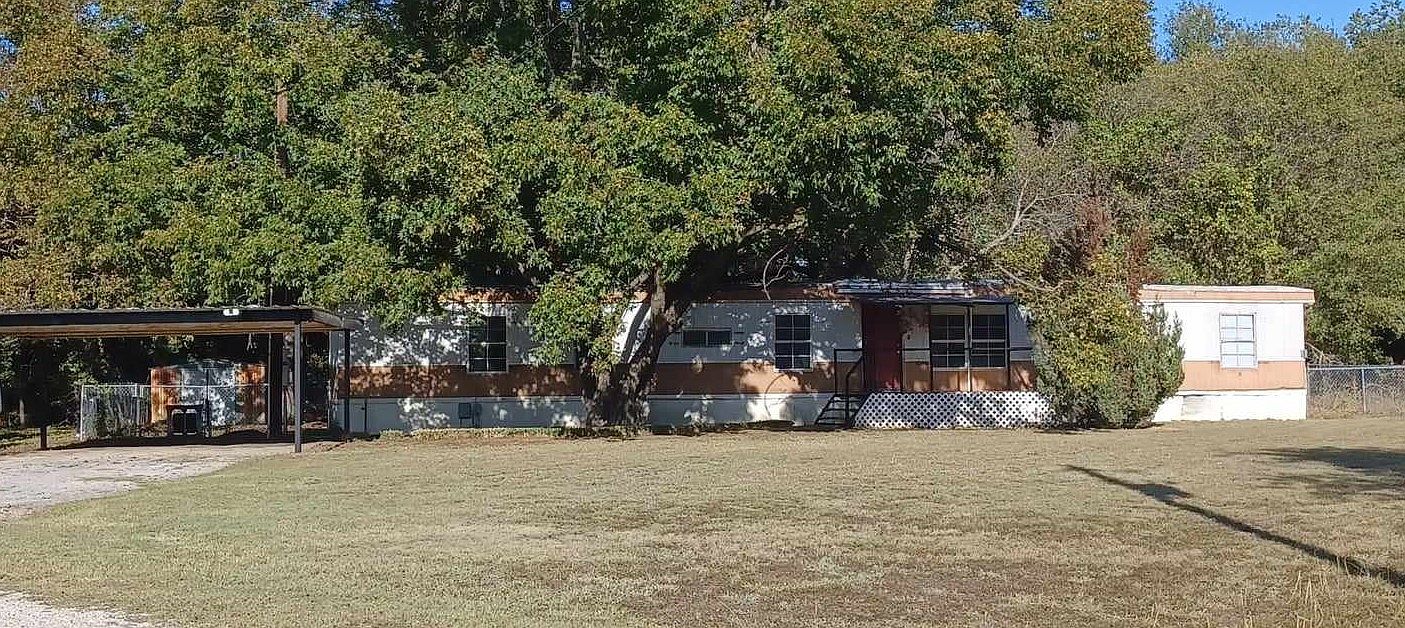 623 Pettit Dr, Newark, TX 76071 | Zillow