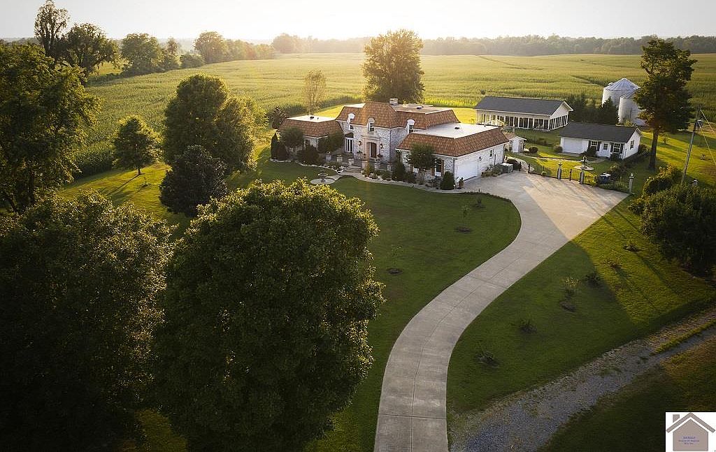 1890 Us Highway 62, Bardwell, KY 42023 | Zillow