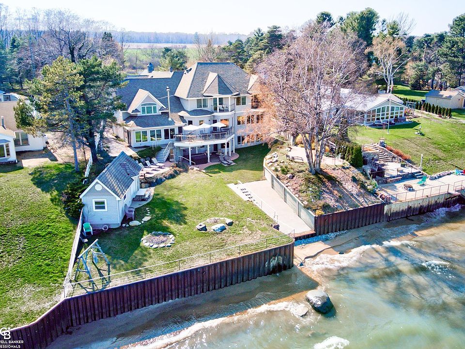 3864 N Lakeshore Rd, Deckerville, MI 48427 | MLS #50107318 | Zillow