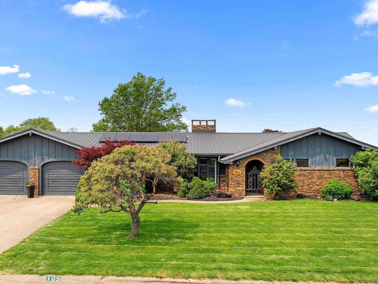 105 N 6th St, Roanoke, IL 61561 | Zillow