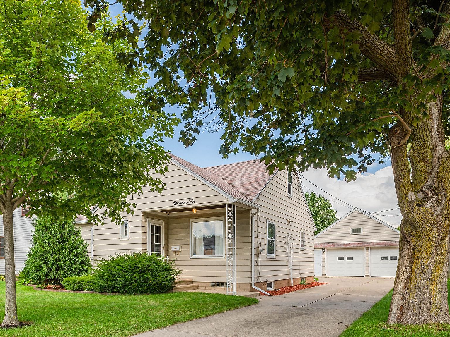 1910 N Richmond St, Appleton, WI 54911 | Zillow