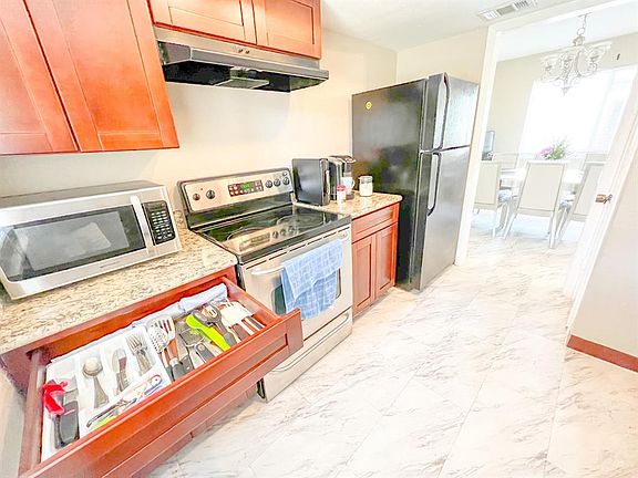 7016 S Dairy Ashford Rd, Houston, TX 77072 | MLS #98315326 | Zillow