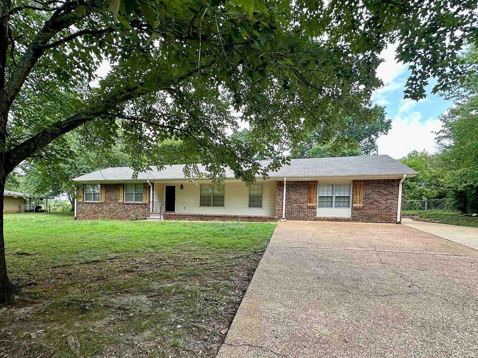 2004 Saxton Dr, Florence, AL 35630 | Zillow