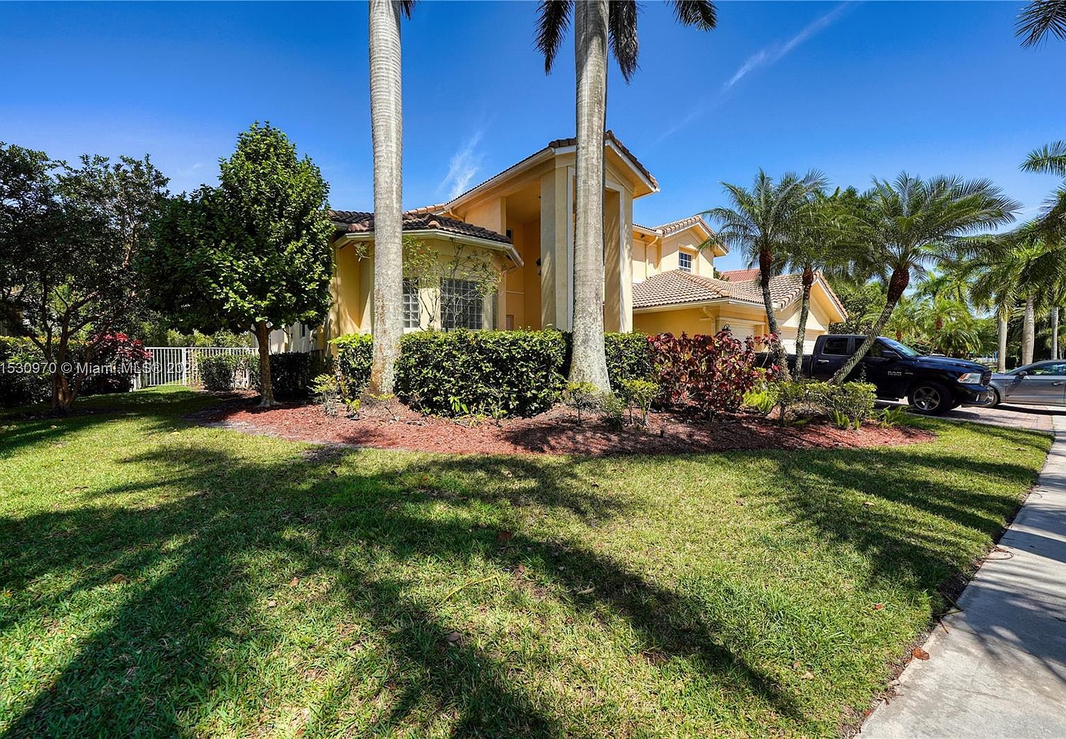 1619 Victoria Pointe Cir, Fort Lauderdale, FL 33327 | MLS #A11530970 ...