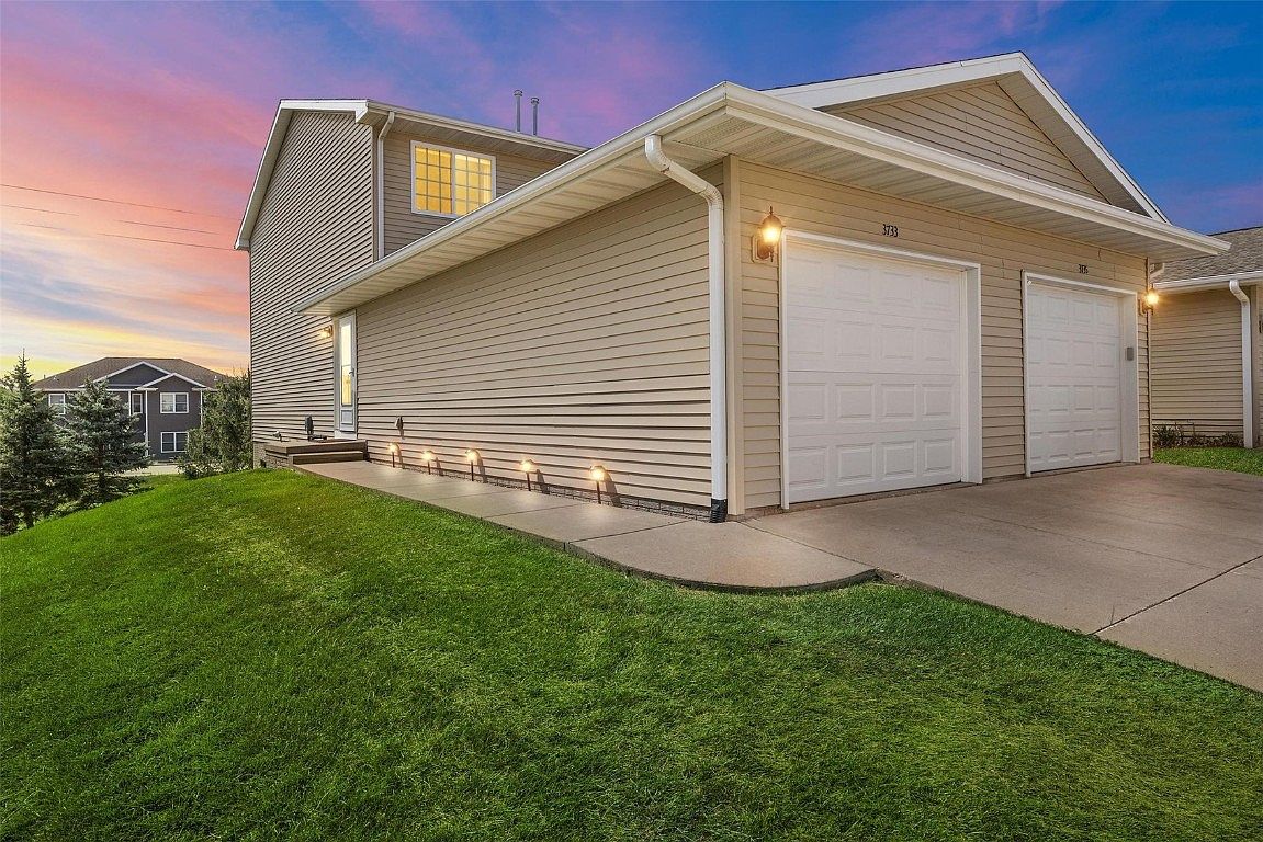 3733 Stoney Point Rd SW, Cedar Rapids, IA 52404 | Zillow
