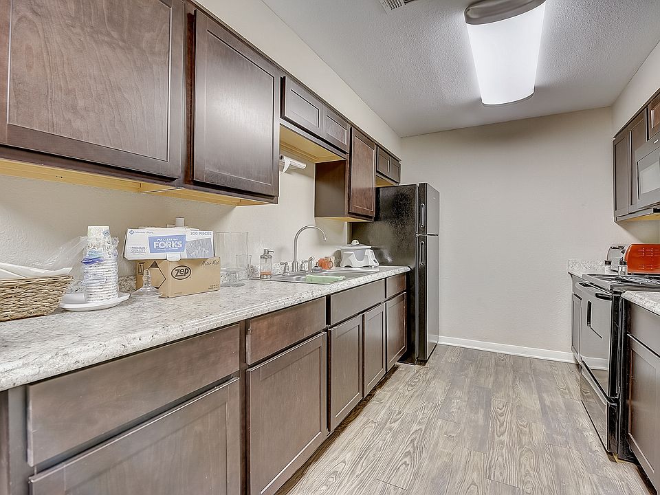 Lakefront Villas Apartments - 900 W Spring Valley Rd Richardson TX | Zillow