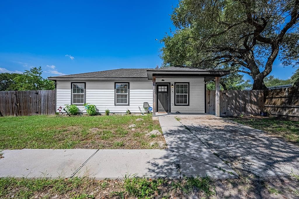 611 N Kossuth St, Rockport, TX 78382 | MLS #148874 | Zillow