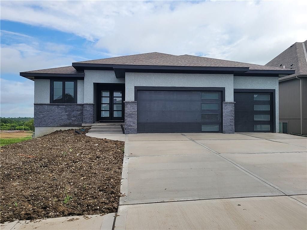 8181 Valley Rd, Lenexa, KS 66220 | Zillow