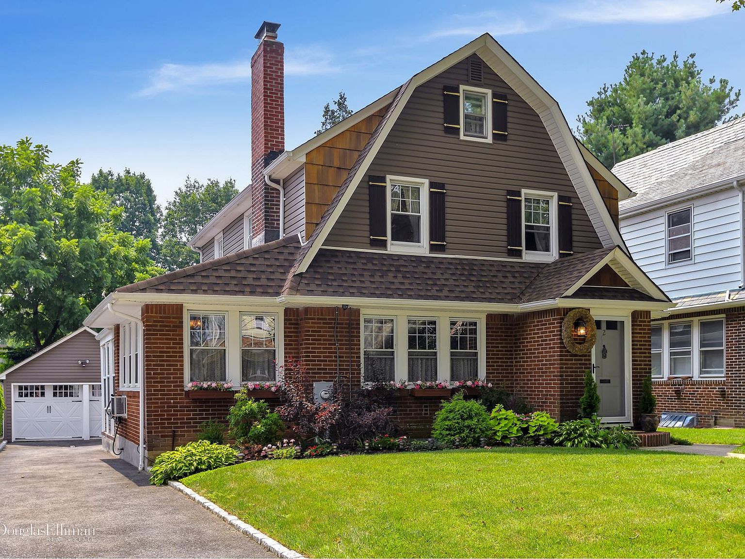 2 Huron Rd, Floral Park, NY 11001 | Zillow