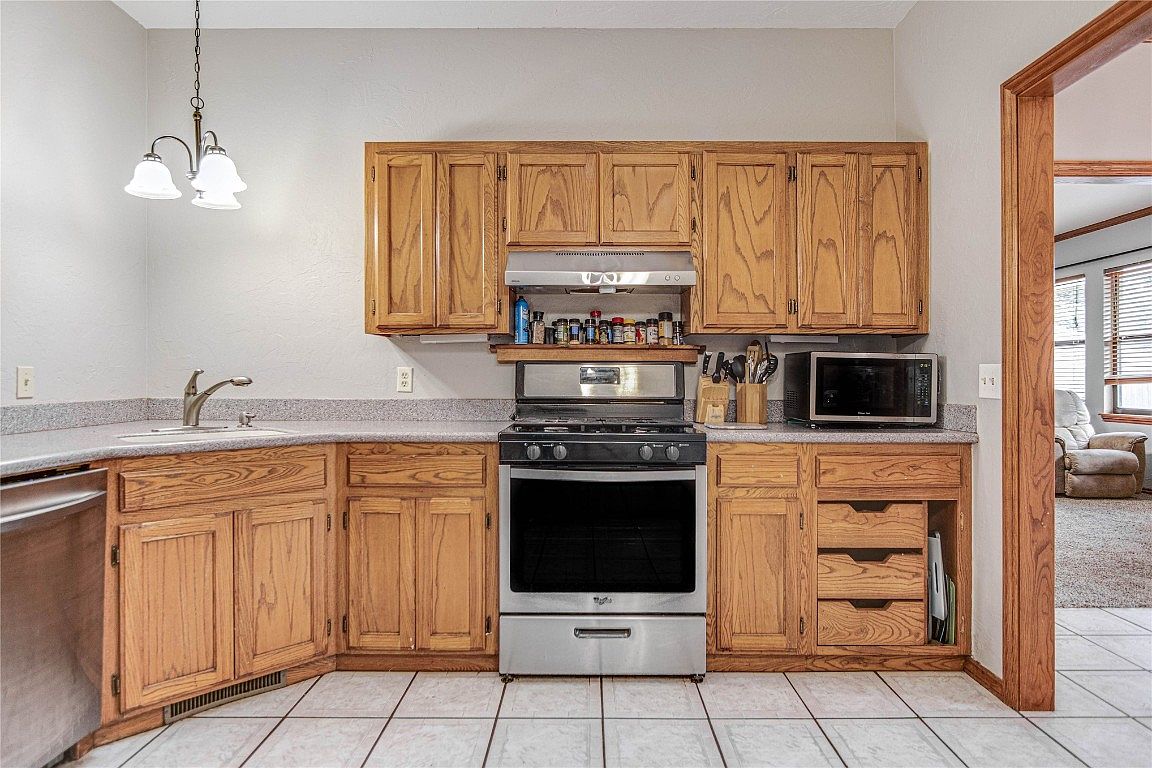 909 S Macomb Ave, El Reno, OK 73036 | MLS #1078085 | Zillow