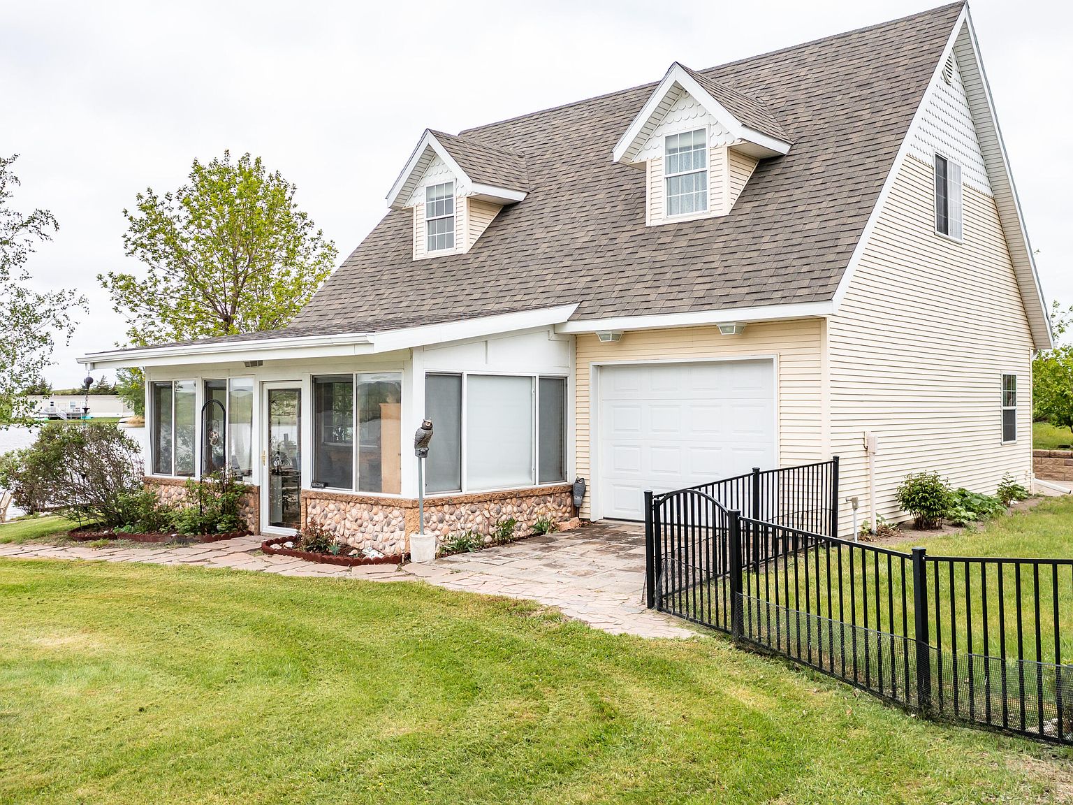 158 S Shoreline Dr, Dawson, ND 58428 | Zillow
