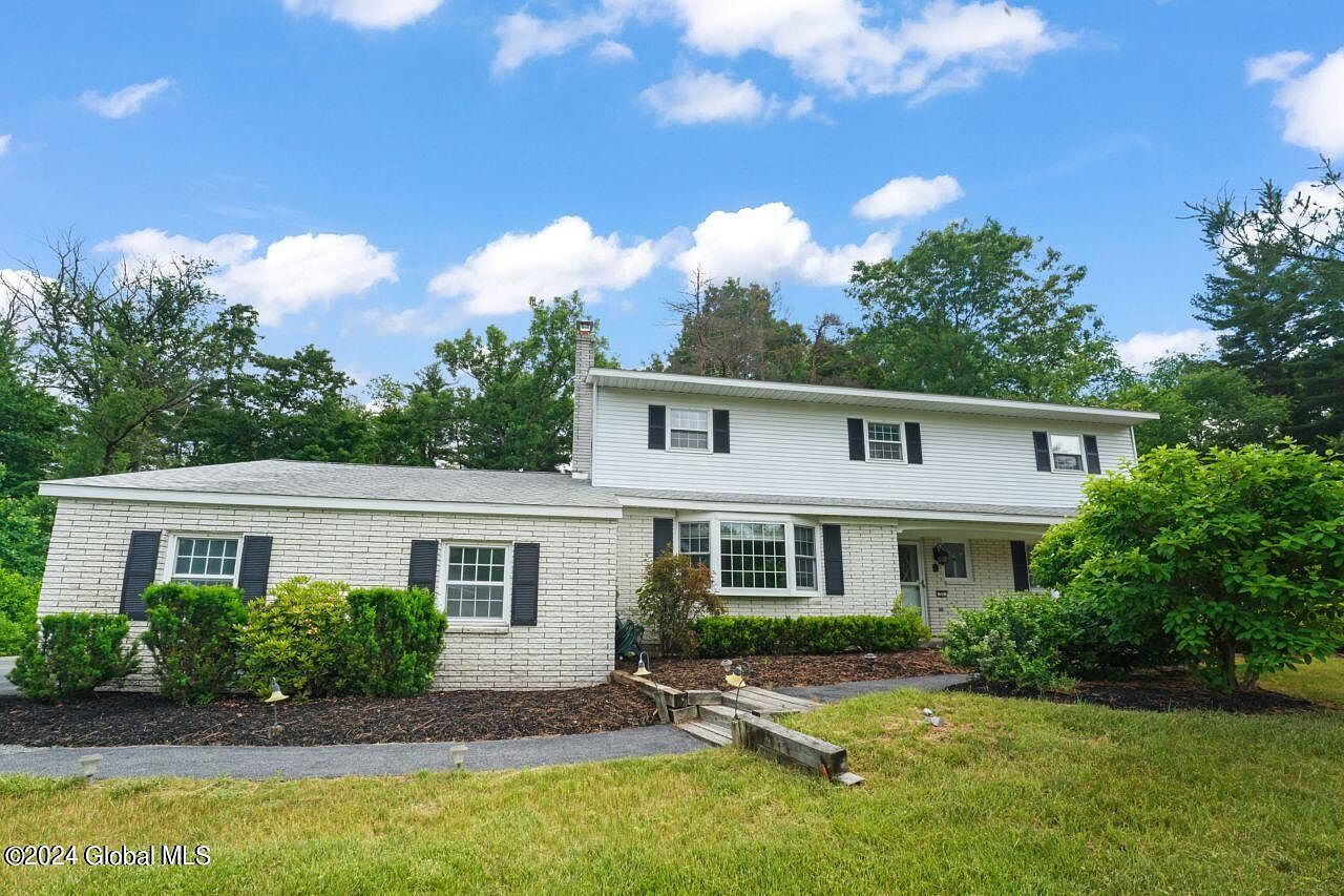 90 Apple Tree Lane, Clifton Park, NY 12065 | Zillow