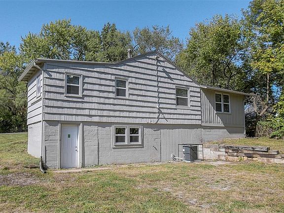 8413 Sterling Ave, Raytown, MO 64138 | MLS #2558094 | Zillow