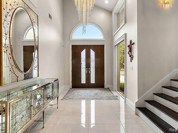 3935 Lake Front St, Waterford, MI 48328 | MLS #20240051517 | Zillow