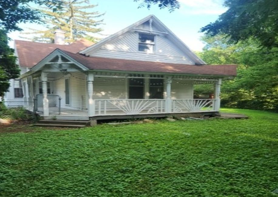 906 Ash St, Burlington, IA 52601 | Zillow