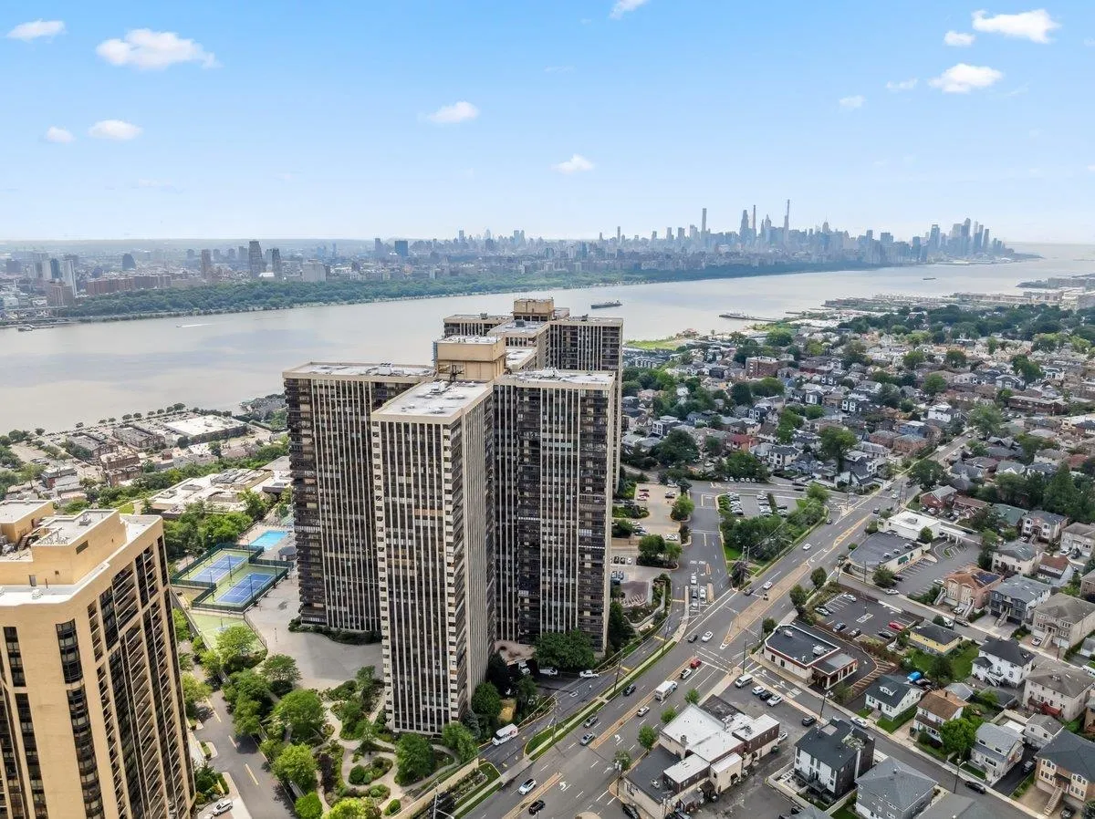 300 Winston Drive #1822 in Cliffside Park, New Jersey | StreetEasy