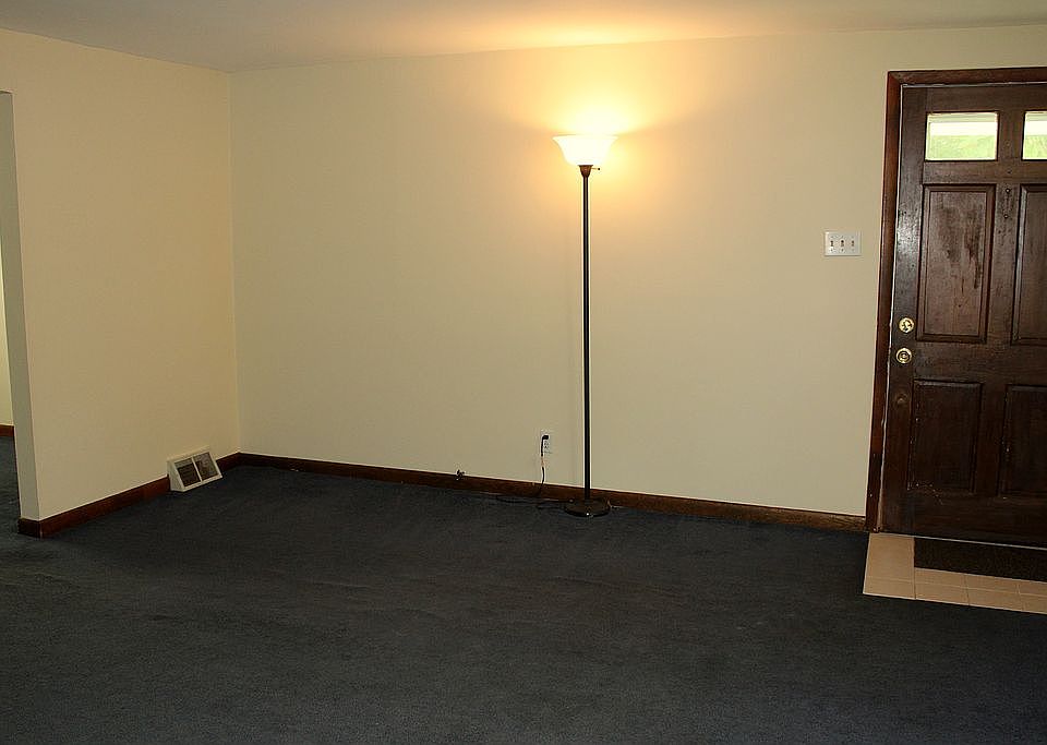 425 Kalmia St Warminster PA | Zillow