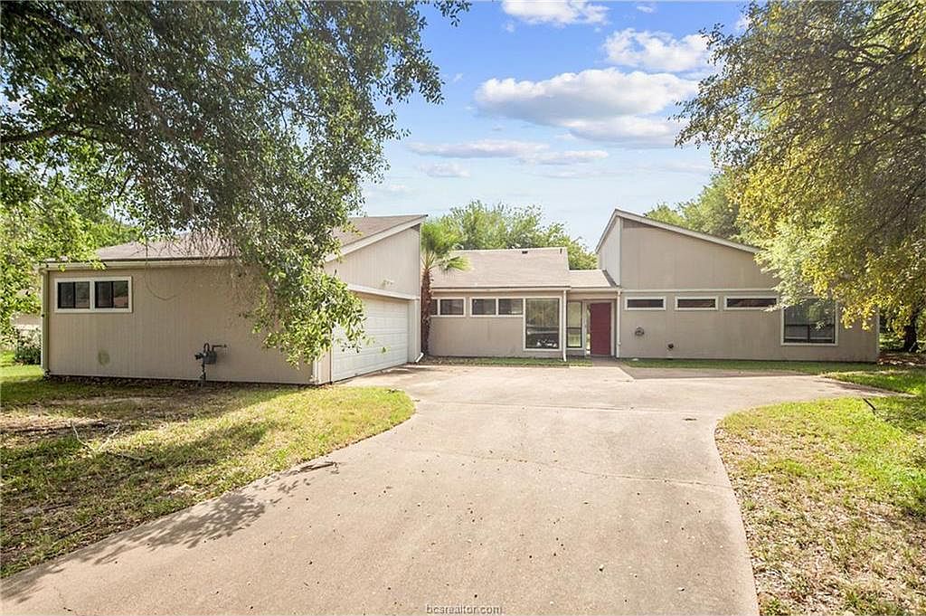 2203 Dewberry Ln, Bryan, TX 77807 | Zillow