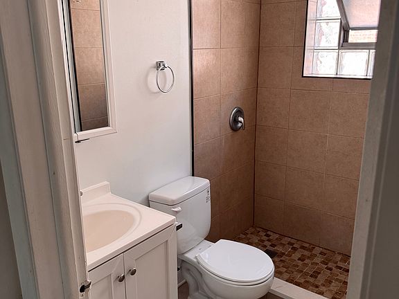 6915 W 64th Pl APT 3, Chicago, IL 60638 | Zillow