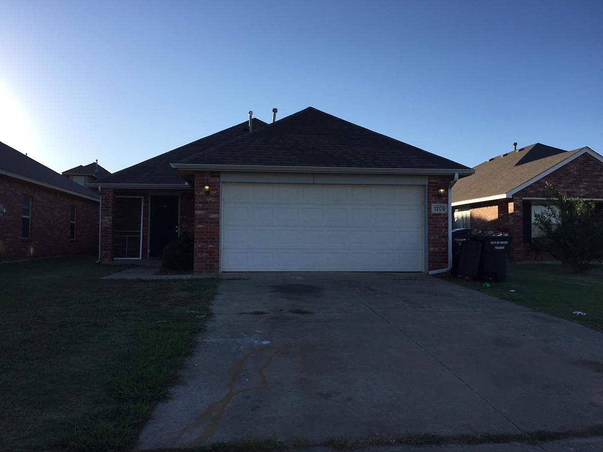 1209 Blue Ridge Ln, Moore, OK 73160 | Zillow