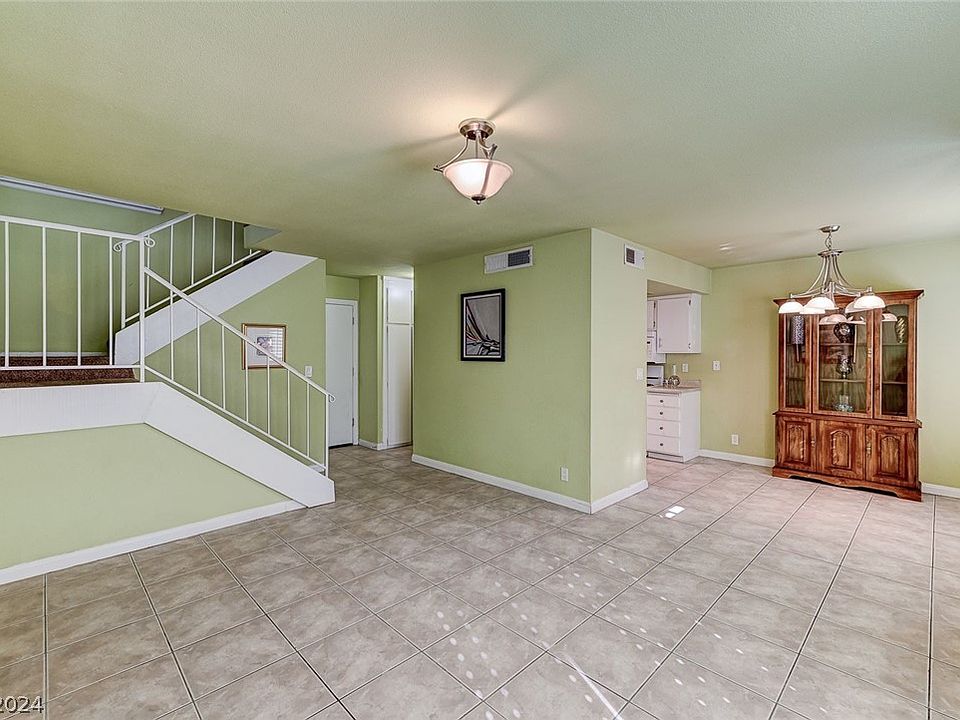 1693 E Rochelle Ave Las Vegas NV | Zillow