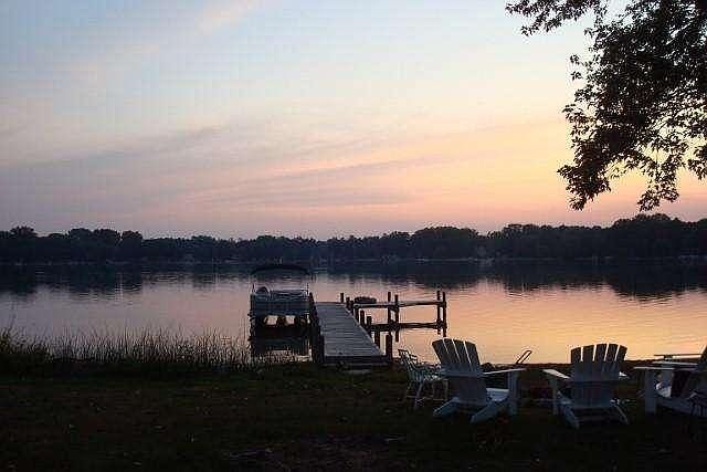 W377S4841 E Pretty Lake Rd, Dousman, WI 53118 | Zillow