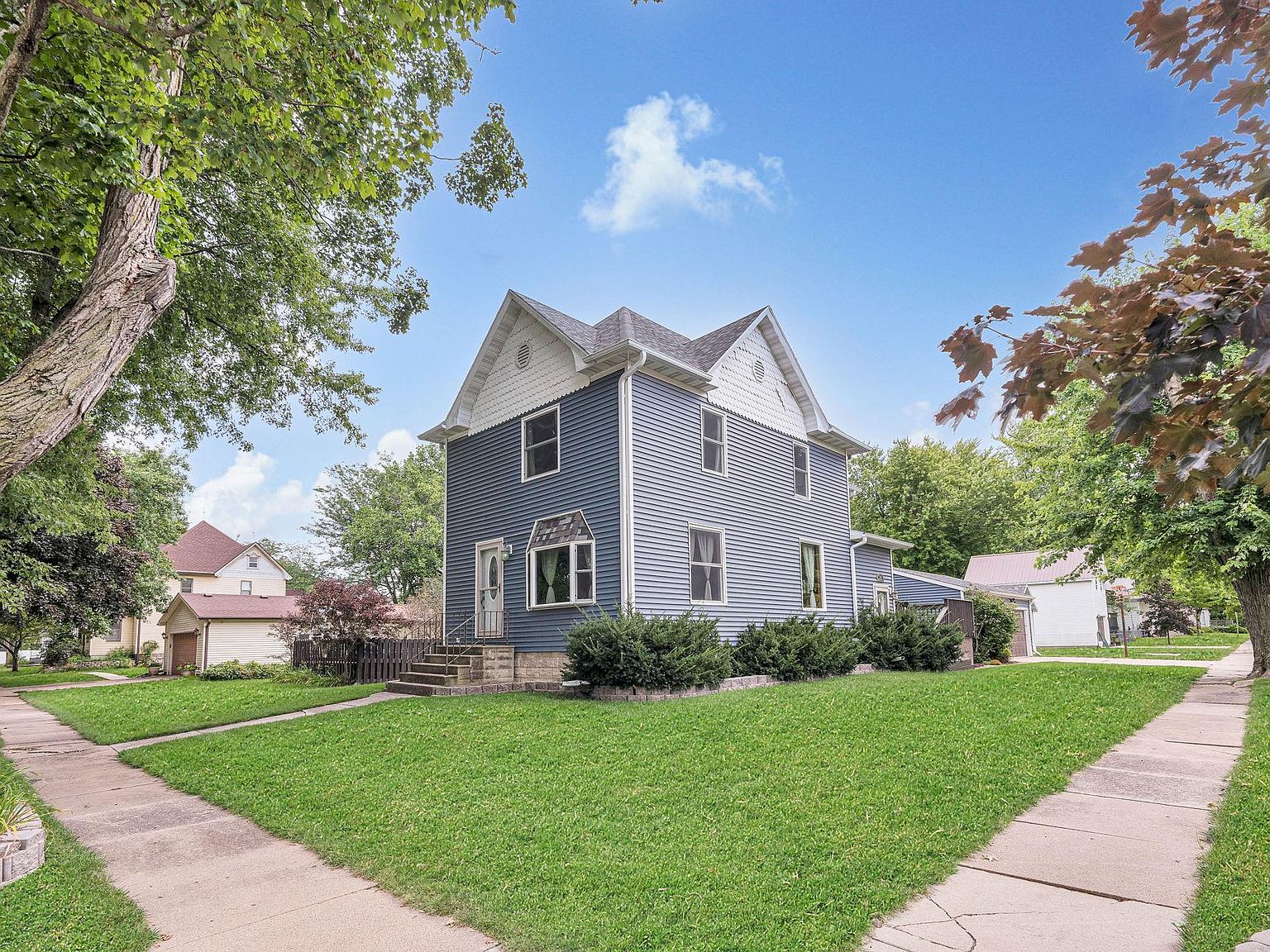 206 Goodell Ave, Readlyn, IA 50668 | Zillow
