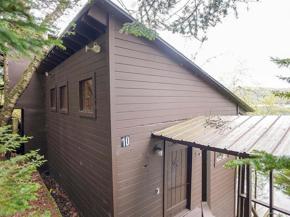 10 Sunset Drive, Island Pond, VT 05846 | Zillow