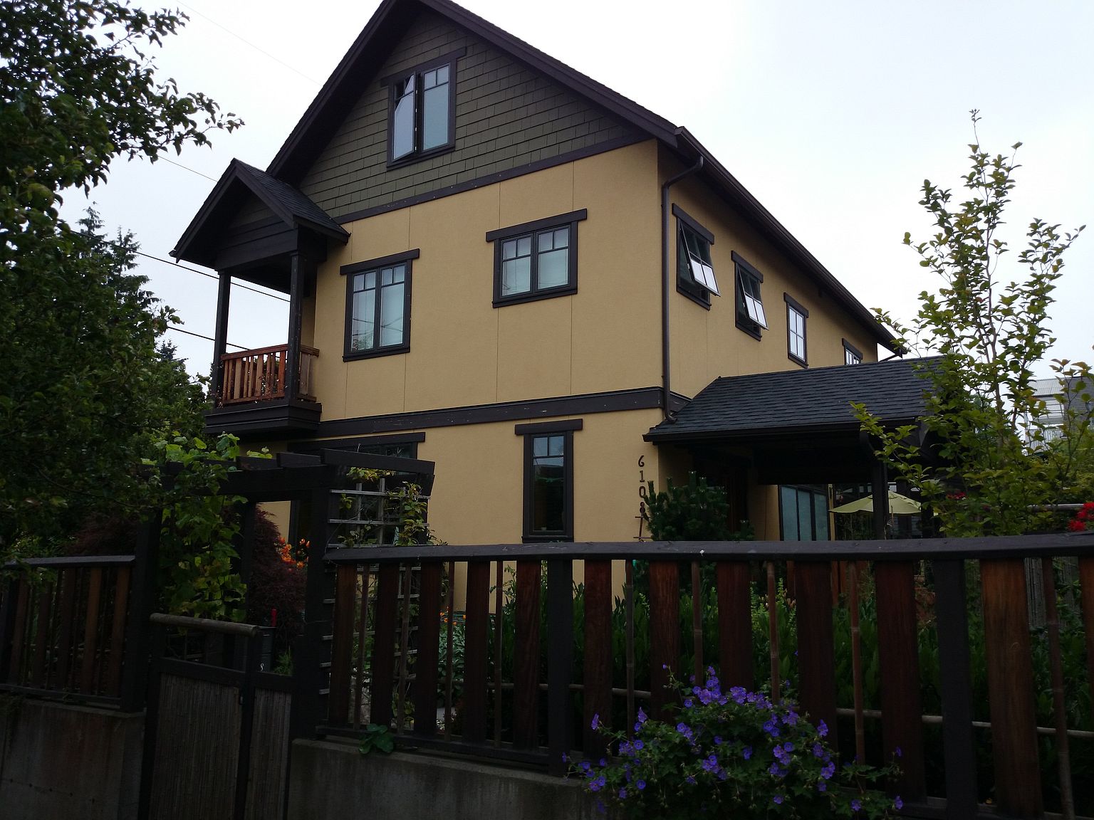6108 Meridian Ave N, Seattle, WA 98103 | Zillow