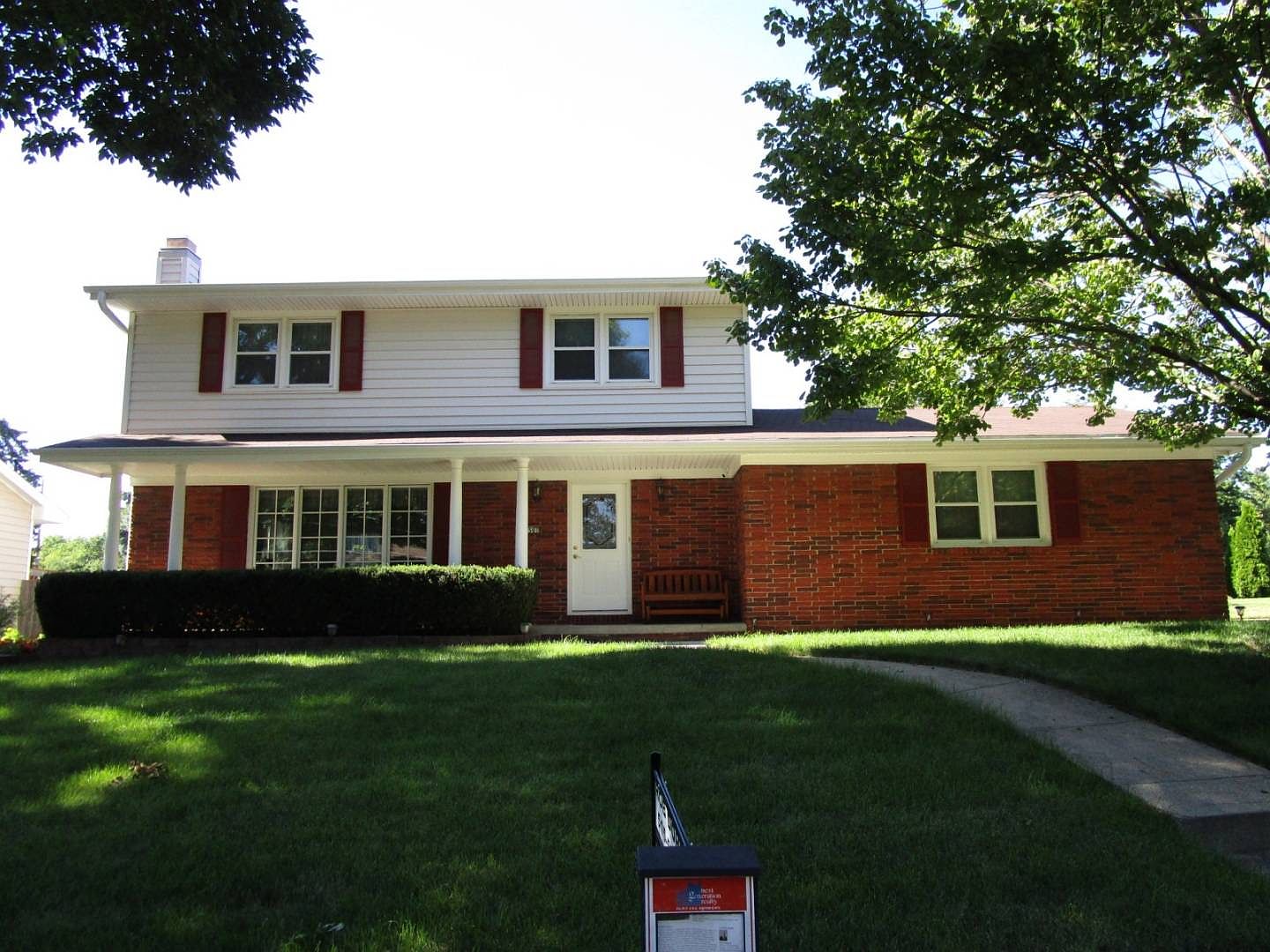 8501 NW Country Club Dr, Urbandale, IA 50322 | Zillow