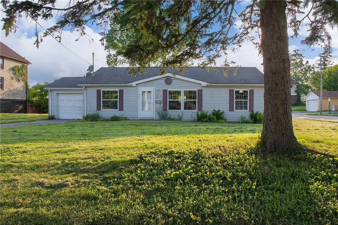 824 Emerson Ave, Farrell, PA 16121 | Zillow