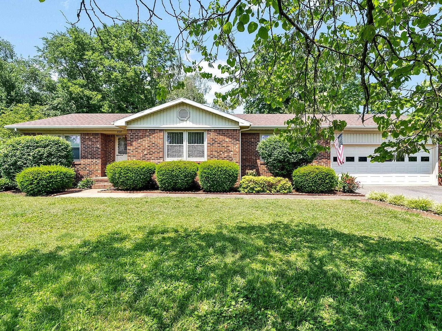 208 Adams Ave, Hopkinsville, KY 42240 | MLS #122429 | Zillow