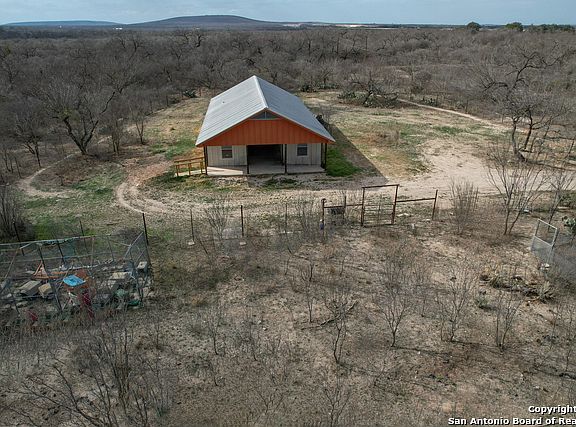 6425 W US Highway 90, Uvalde, TX 78801 | MLS #1750881 | Zillow