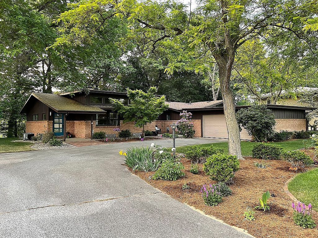 1915 N Valley View Dr, Saint Joseph, MI 49085 | Zillow