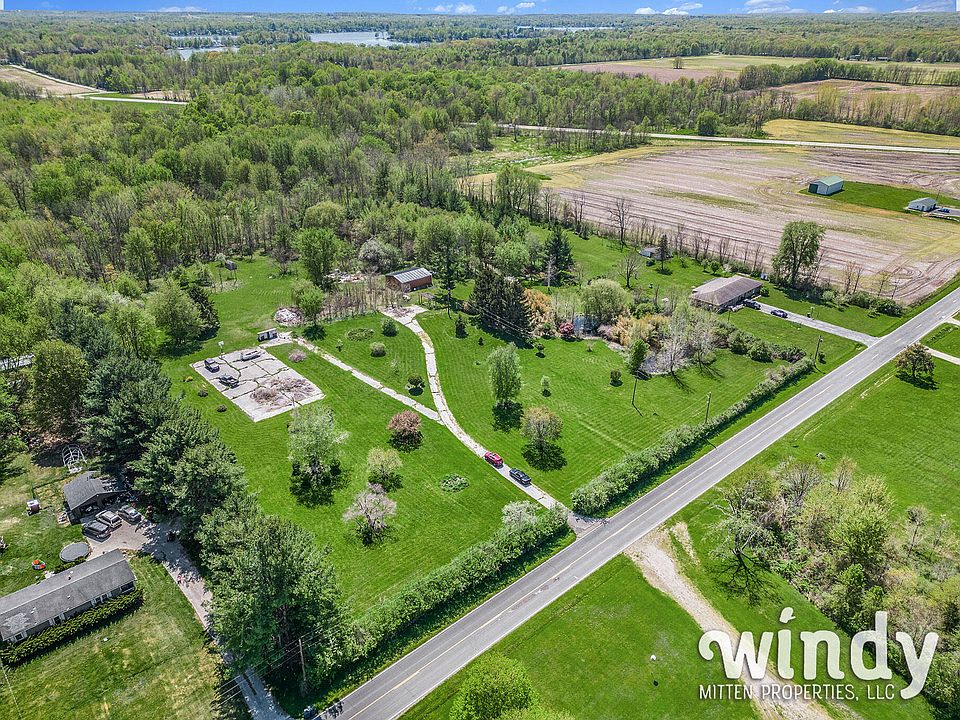 8710 Hagar Shore Rd, Watervliet, MI 49098 | MLS #24021845 | Zillow