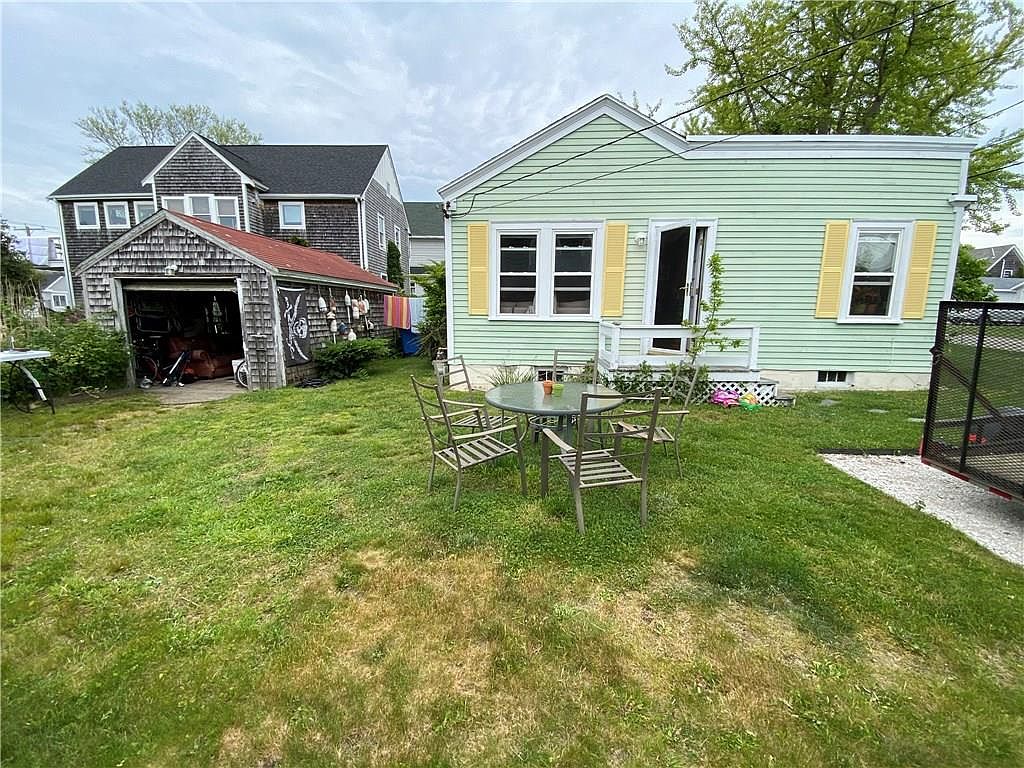43 Crest St, Middletown, RI 02842 | Zillow