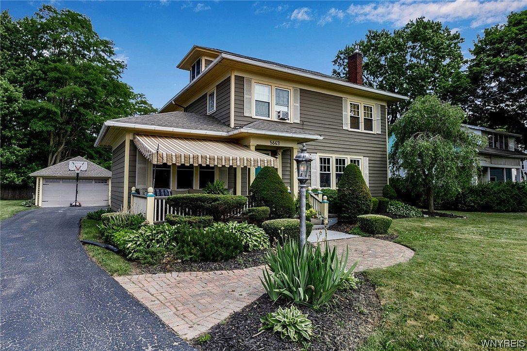 5643 Locust St, Lockport, NY 14094 | Zillow
