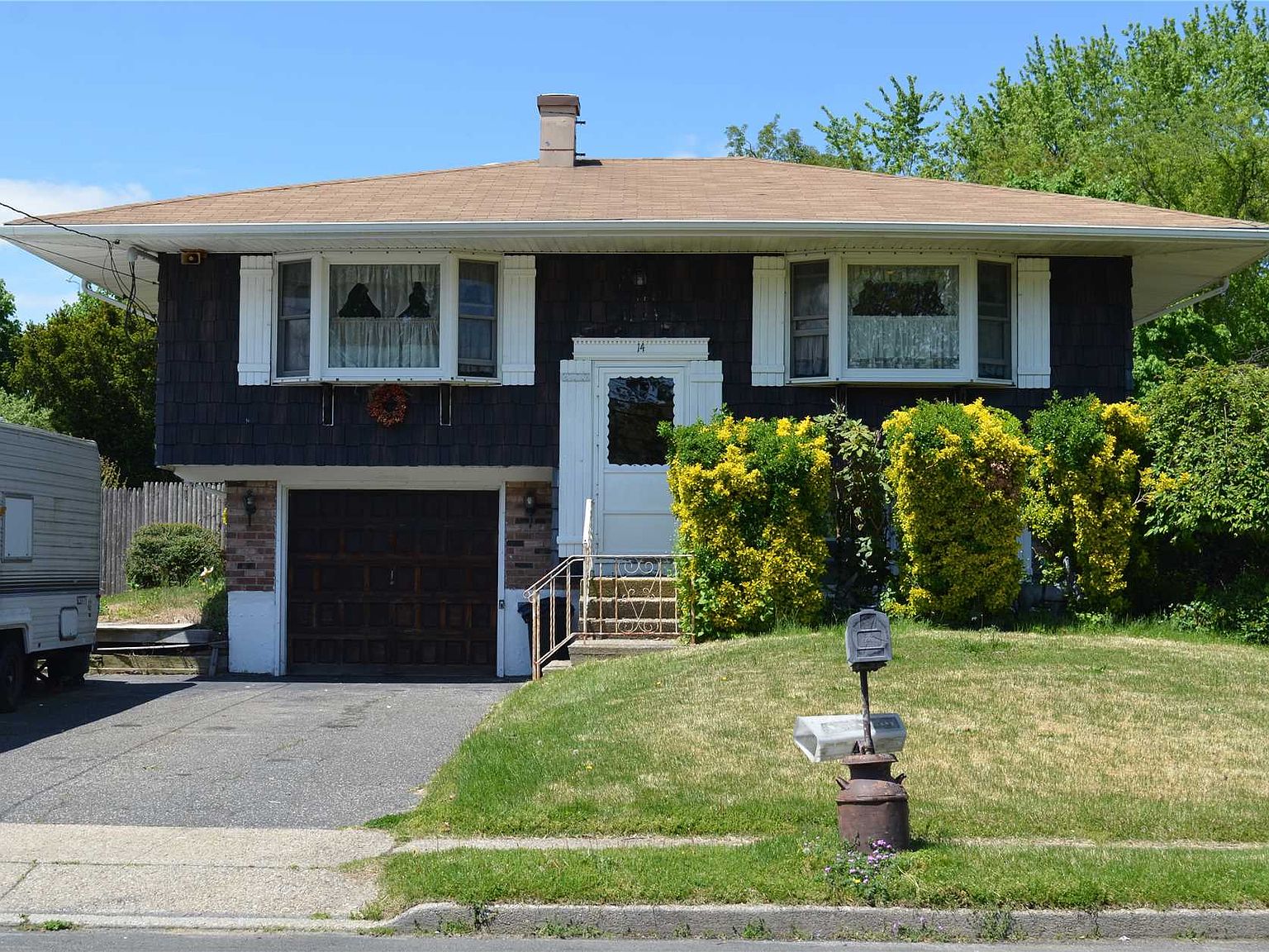 14 Buckskin Ln, Selden, NY 11784 | Zillow