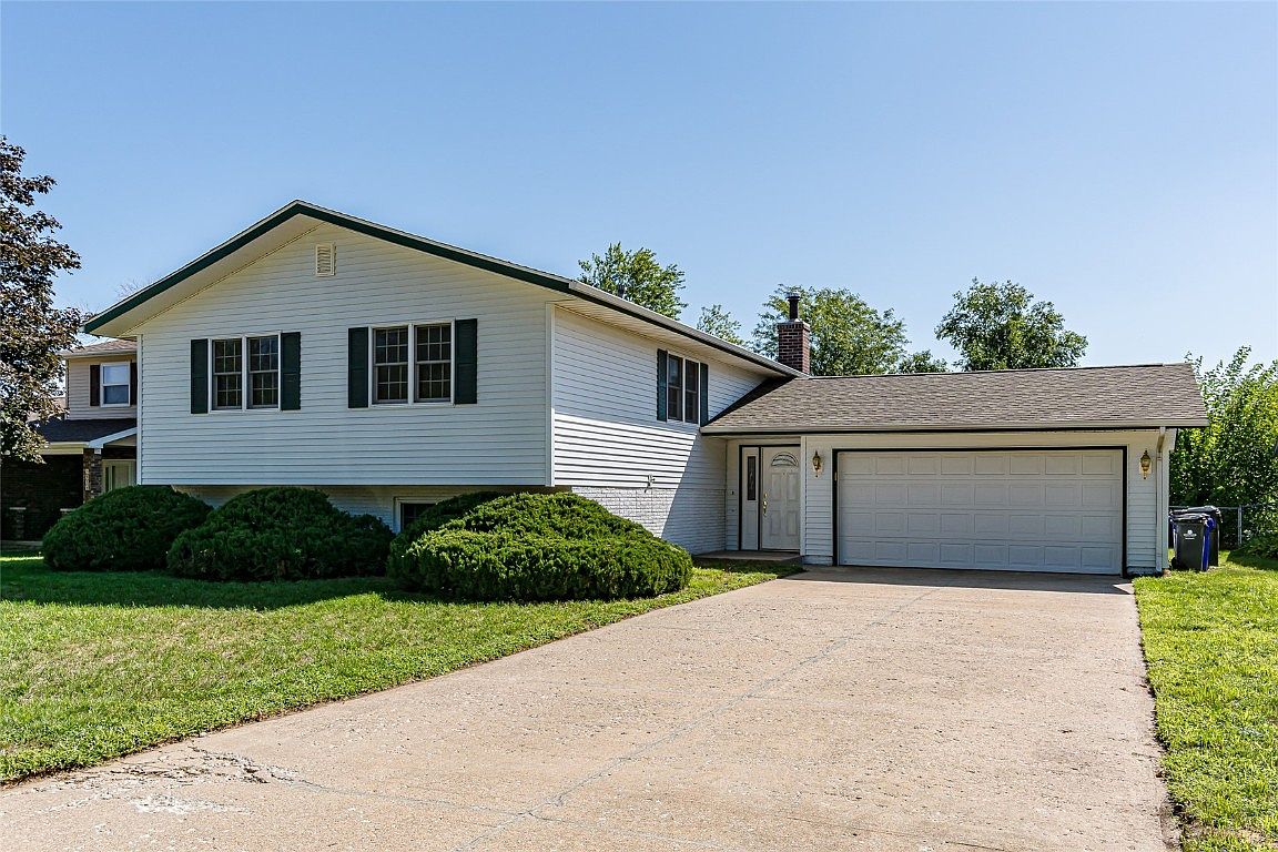 5926 Oakwood Ave NE, Cedar Rapids, IA 52402 | Zillow
