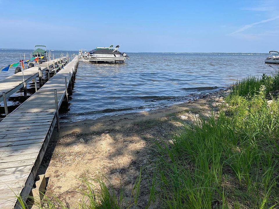 214 Lakeview Ave, Houghton Lake, MI 48629 | Zillow