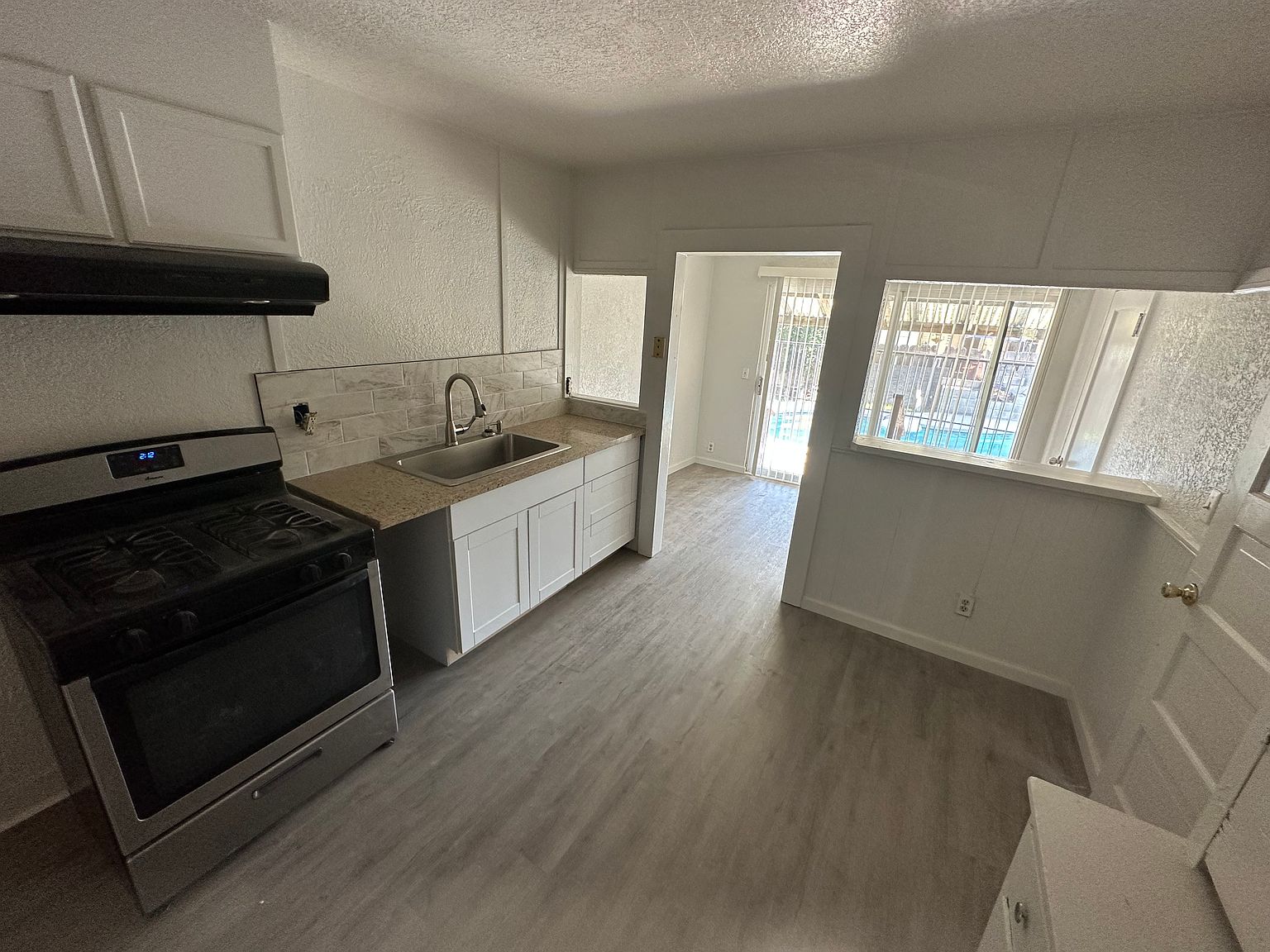 917 J St APT B, Reedley, CA 93654 | Zillow
