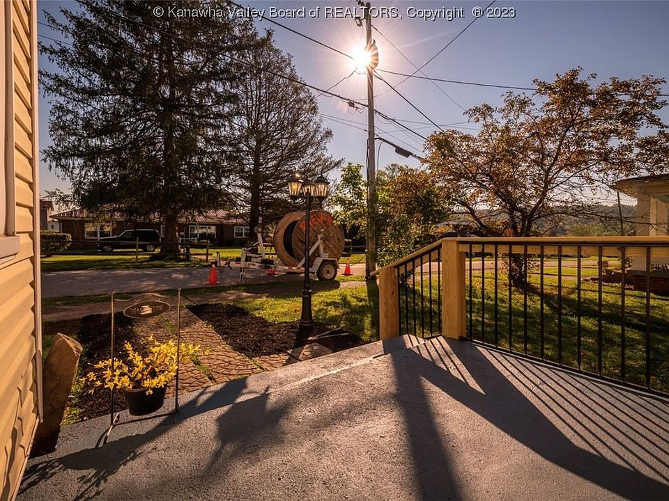 305 Dudding Ave, Hurricane, WV 25526 | Zillow