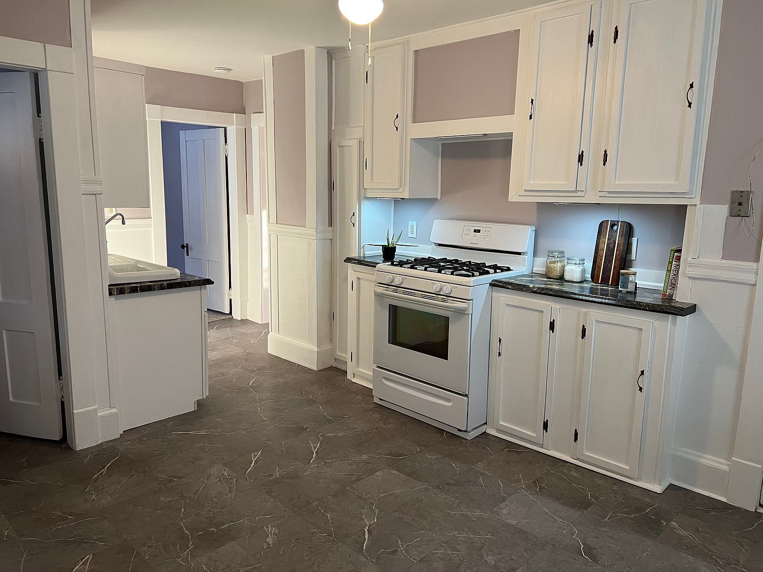 27 North St #B, South Hadley, MA 01075 | Zillow