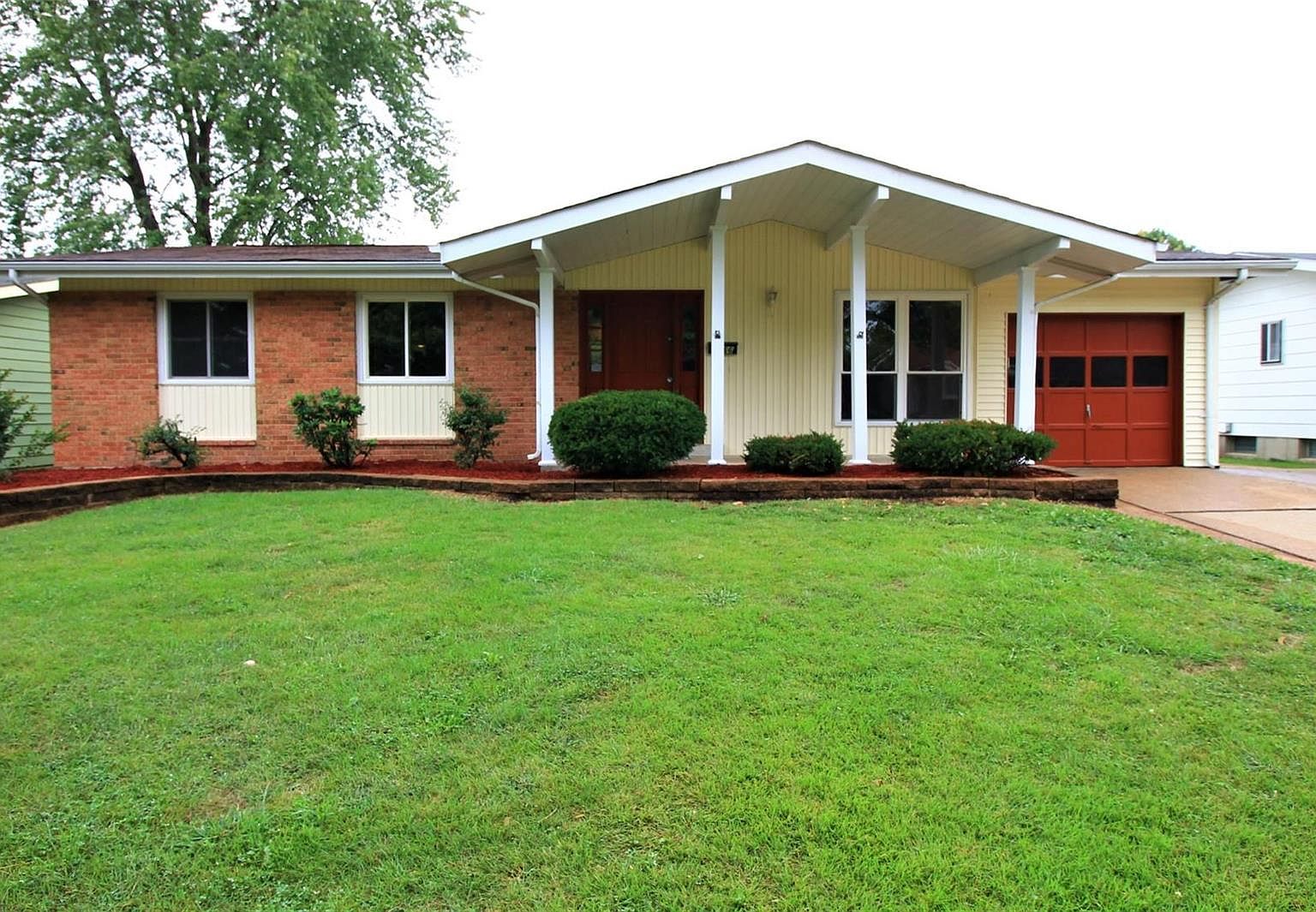1366 Springhurst Dr, Florissant, MO 63031 | Zillow