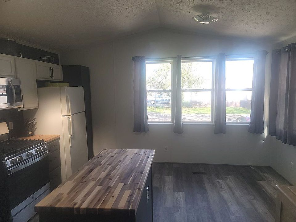 52125 Old Forge Ln, Chesterfield, MI 48051 | Zillow