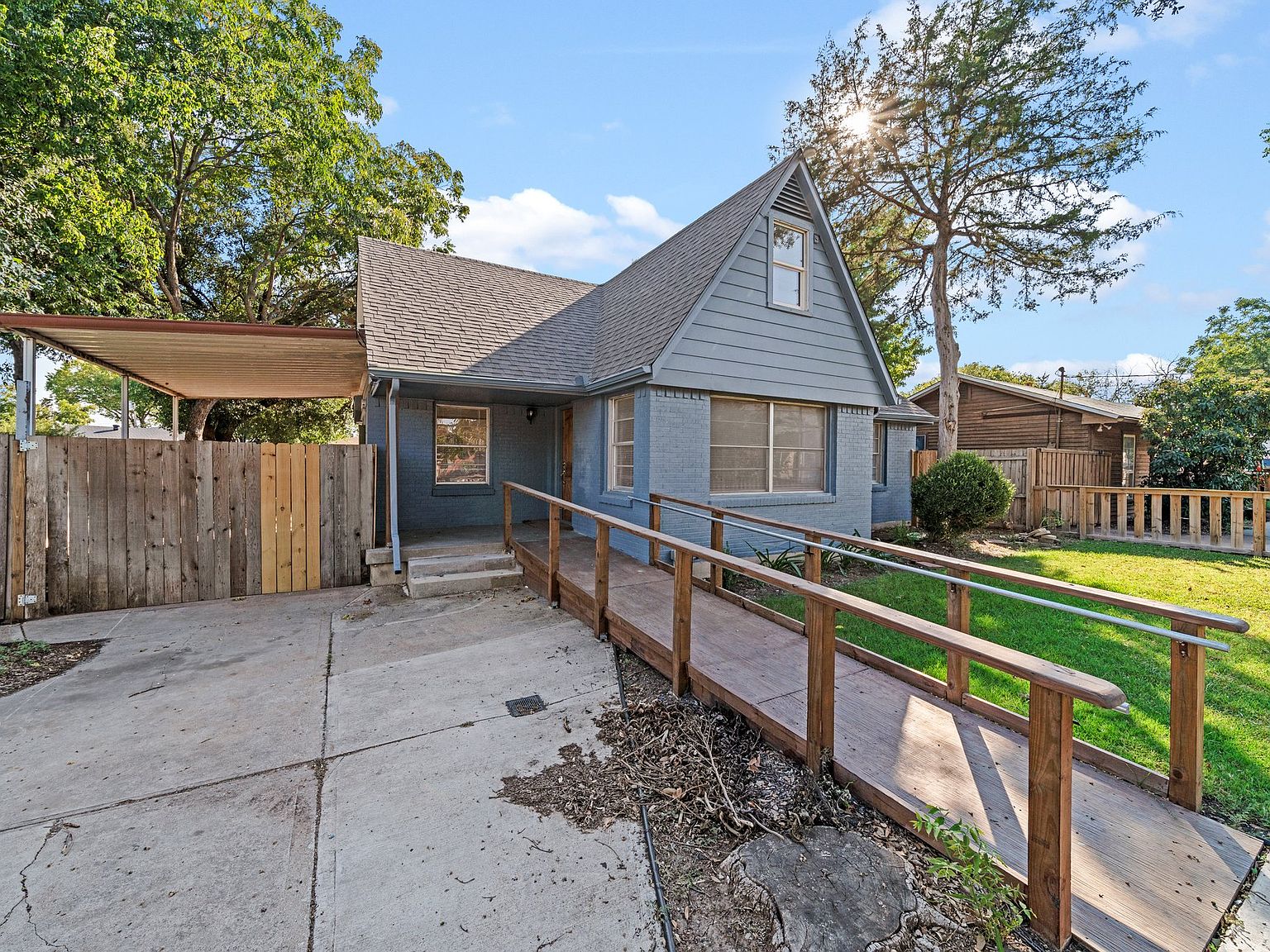 2620 Engle Ave, Dallas, TX 75233 | Zillow