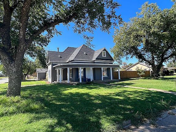 461 S 9th Ave, Munday, TX 76371 | Zillow