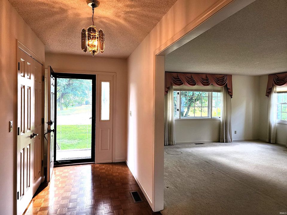 2122 Lakeview Dr, Washington, IN 47501 | MLS #202330308 | Zillow