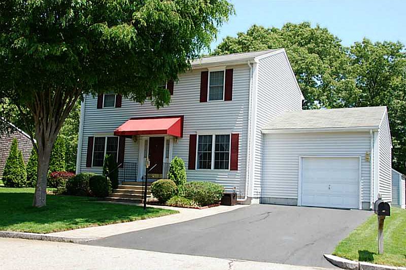 39 Carousel Dr, Riverside, RI 02915 | Zillow
