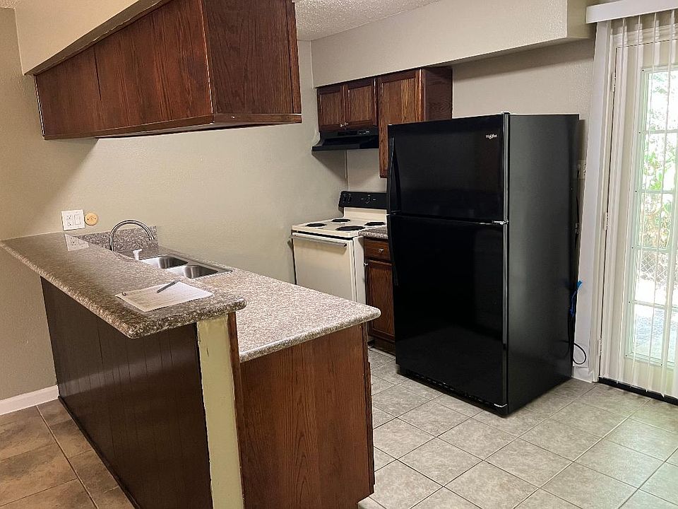 15525 Blackhawk Blvd APT 6, Friendswood, TX 77546 | Zillow